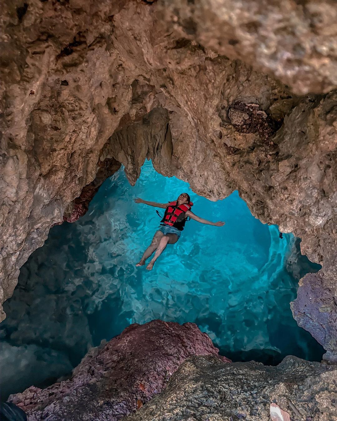 Gua Dengan Kolam Alami di Indonesia, Kesegaran Sumber Air Murni