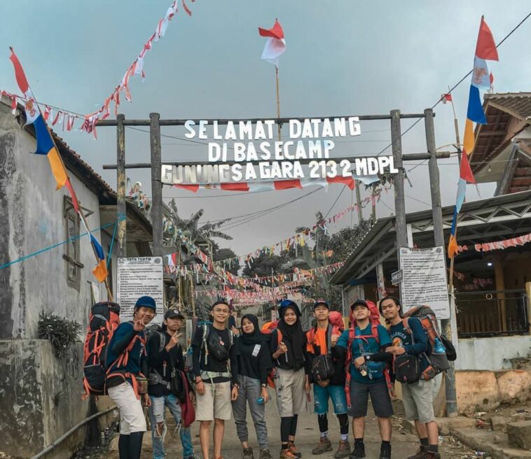 Mengintip Keindahan Puncak Gunung Sagara Dengan Lautan Awan Yang Eksotis