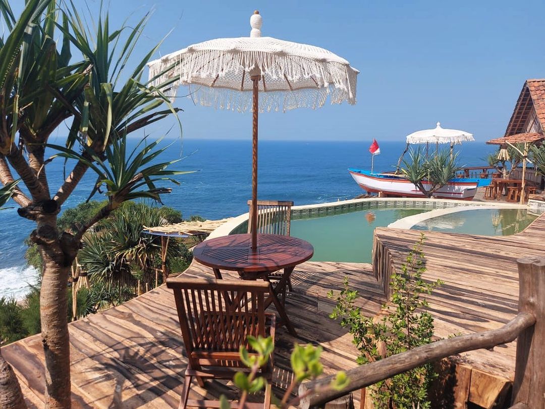 Bersantai di Bukit Tepi Pantai Gunung Kidul, Acala Ayu Resort