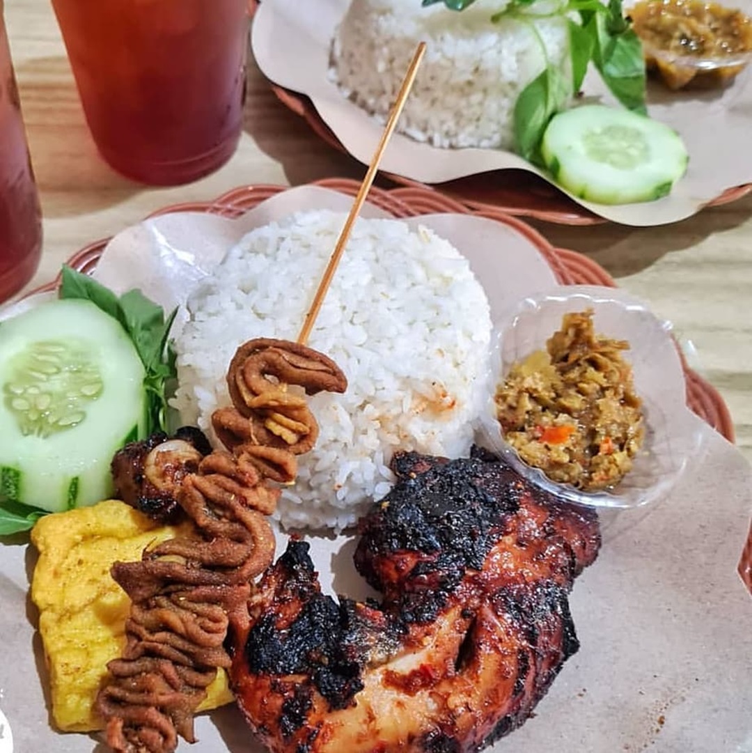 Menu Makan Malam Kuliner Lalapan di Malang, Mantap dan Menggugah Selera