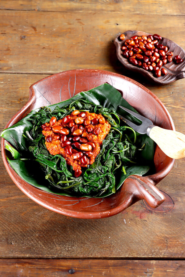 Plecing Kangkung Khas Lombok, Dengan Taburan Kacang Tanah Sungguh Menggoda
