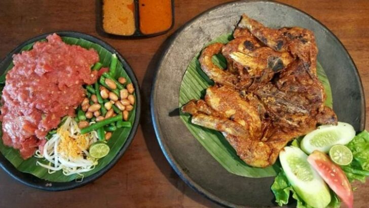 Plecing Kangkung Khas Lombok, Dengan Taburan Kacang Tanah Sungguh Menggoda