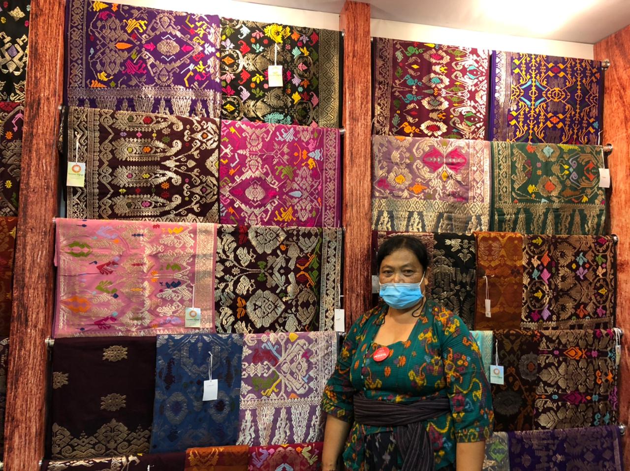 Keindahan Songket Bali Mulai Digemari Wisatawan Domestik Hingga Mancanegara