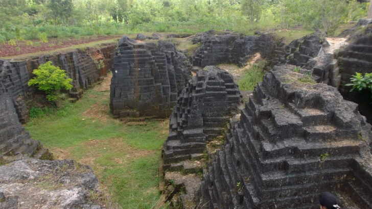 Watu Giring Yogyakarta, Pesona Batuan Alam Mirip Pyramid
