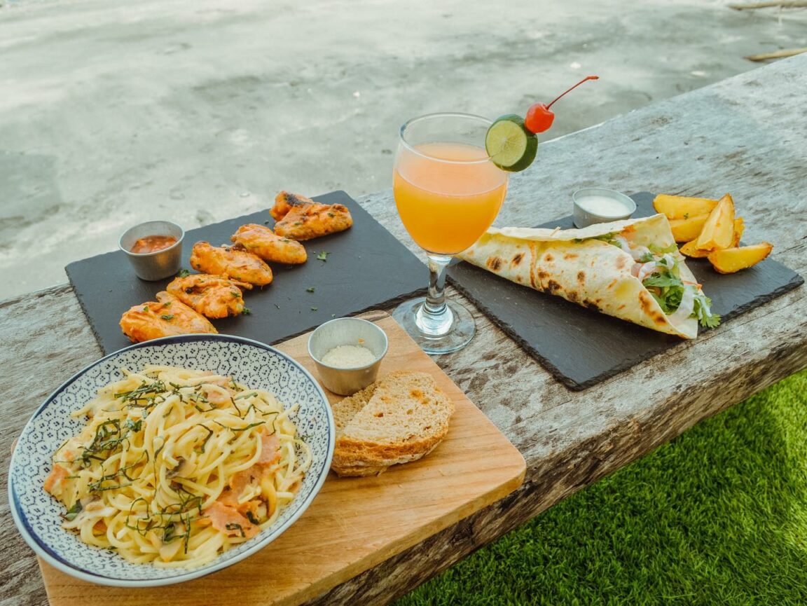 Nikmati Keindahan Pantai di Coco Penida Restaurant & Bar