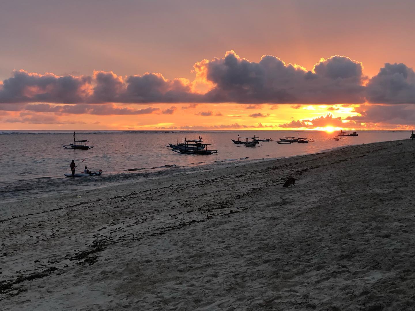 Pesona Pantai Pandawa yang Berada di Balik Tebing Batu Kapur nan Eksotis
