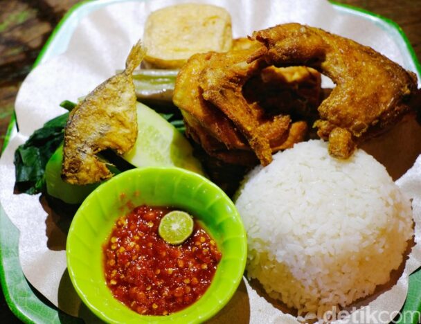 Warung Nasi Tempong Bu Bella, Pedasnya Membara
