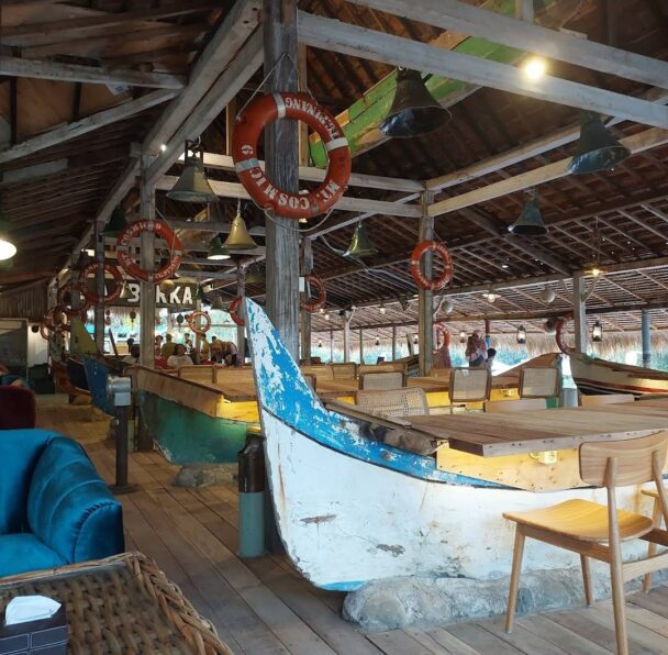 La Barka Bar & Resto, Sajian Menu Western di Tepian Sungai Progo