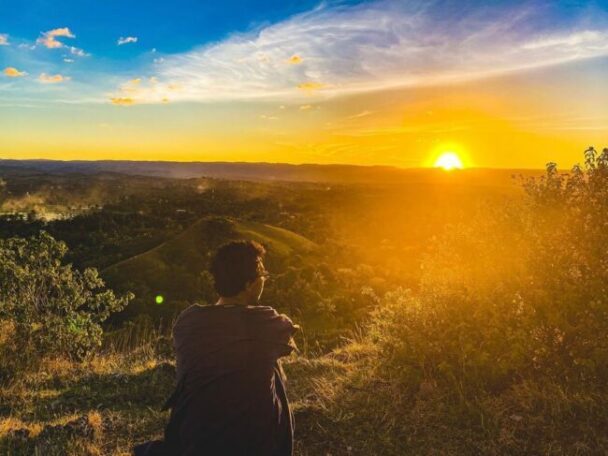 Menengok Sunset Indah di Bukit Persaudaraan Sumba Timur