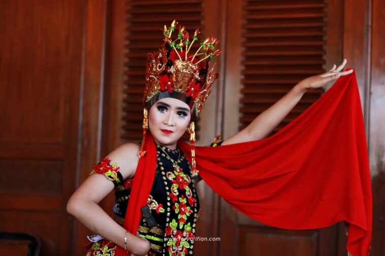 Mengenal Tari Gandrung, Kekayaan Khas Banyuwangi Yang Memukau
