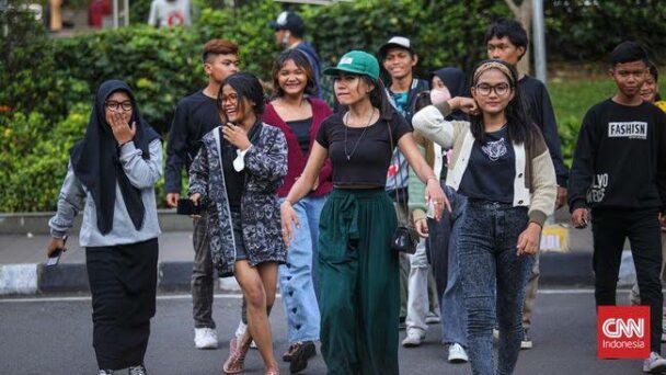 Bonge, Dari Pengamen Kini penguasa SCBD, Tampil Dengan Outfit Mahal dan ...