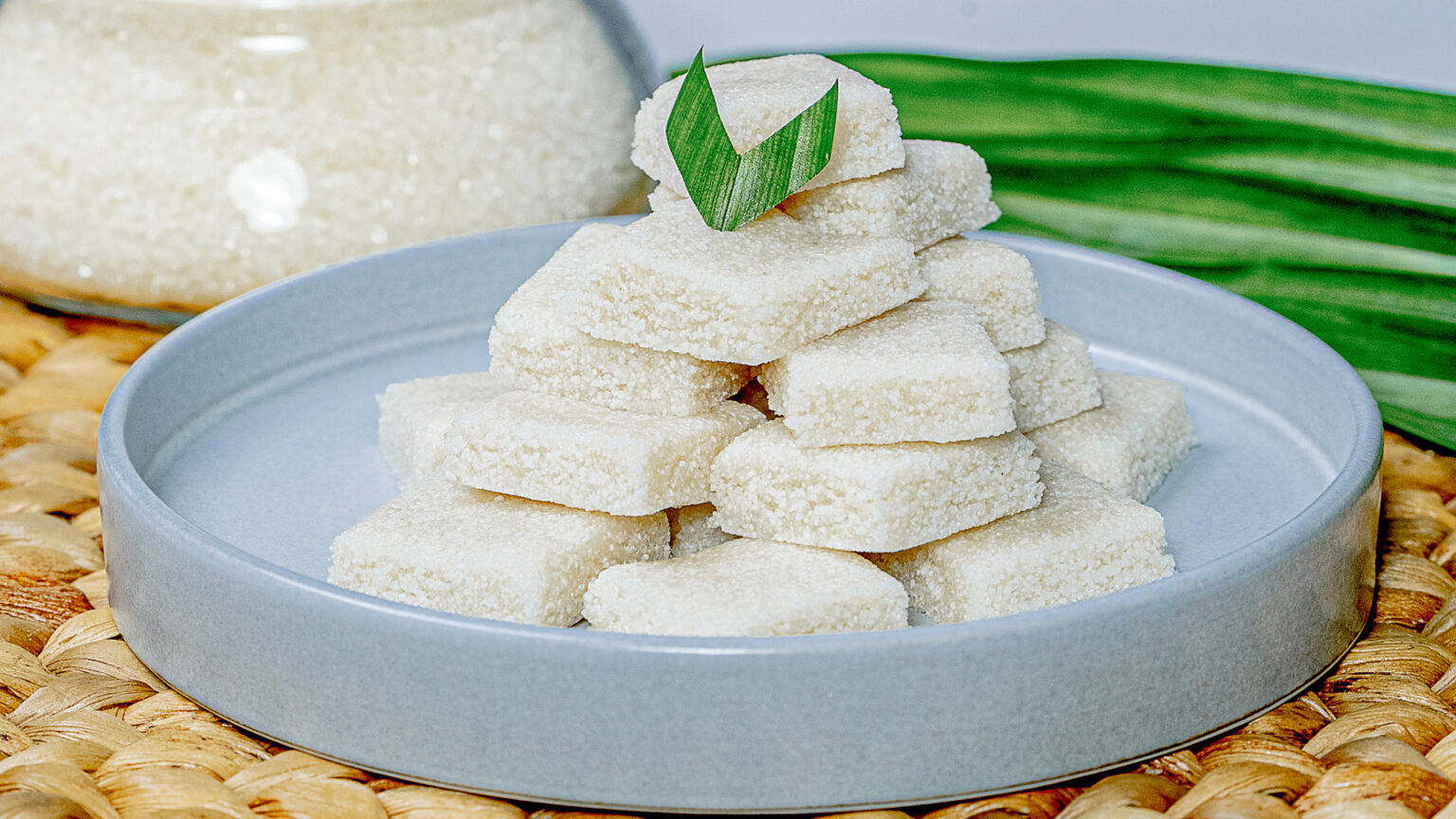 Nikmatnya 6 Kue Khas Padang, Awas Ketagihan!