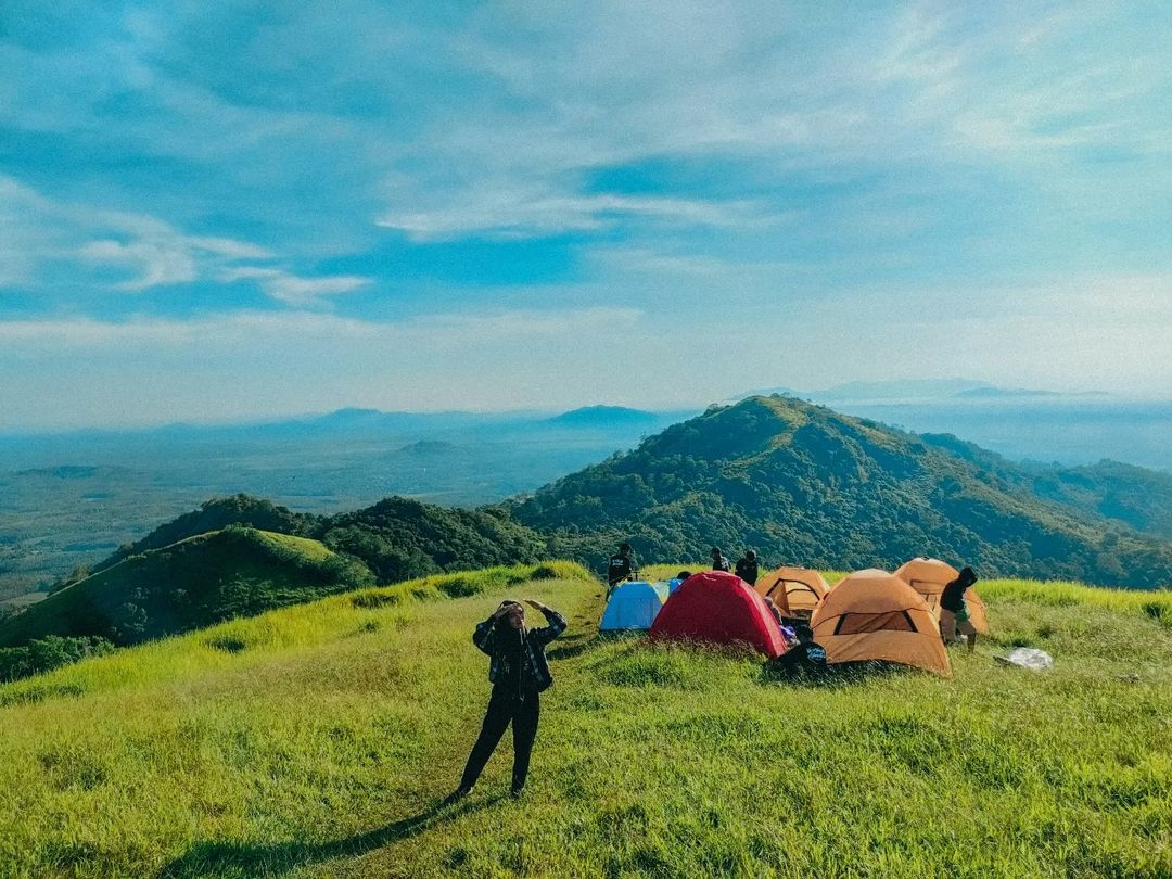Gunung Birah, Pesona Sunset, Sunrise, dan Lautan Bintang Jadi Daya ...