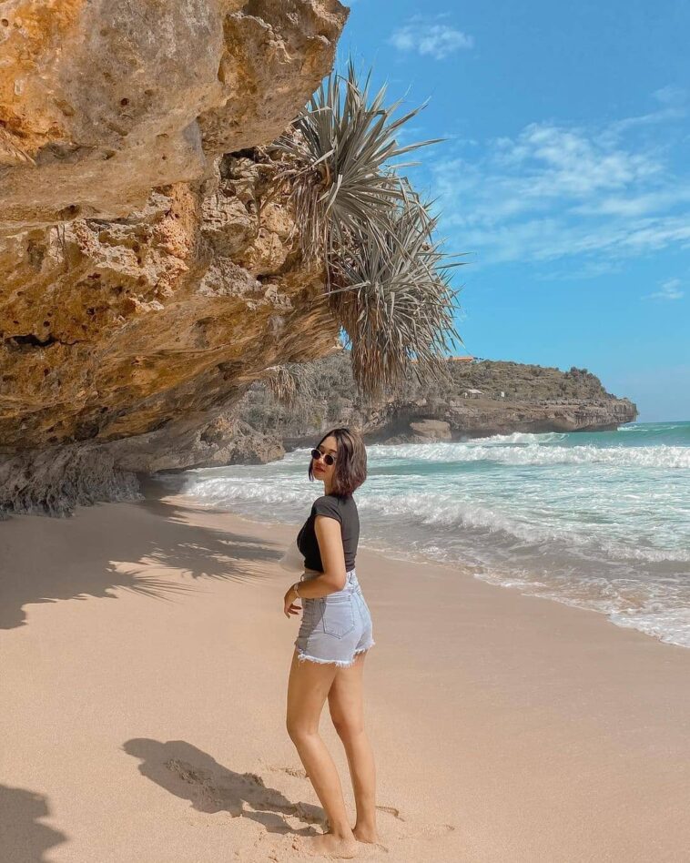 Pantai Midodaren, Spot Sunset di Jogja Paling Keren