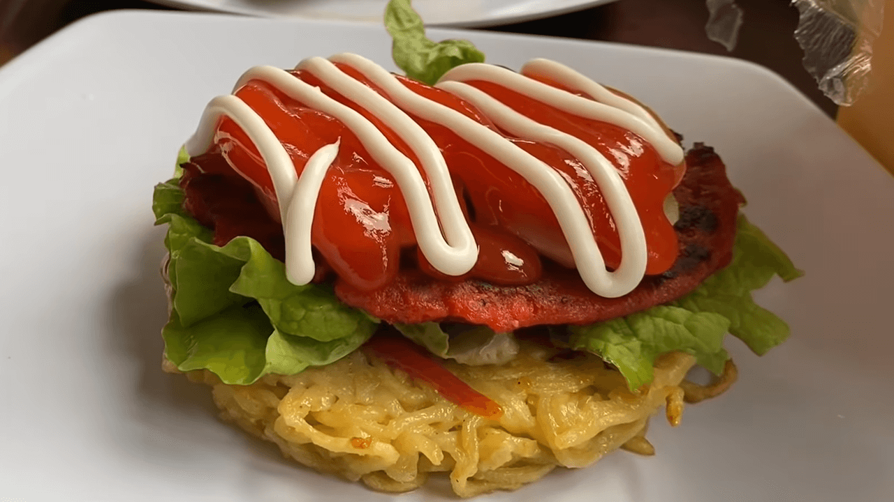 Burger Mie, Sajian Kuliner Unik Kali Lima Di Kota Pontianak