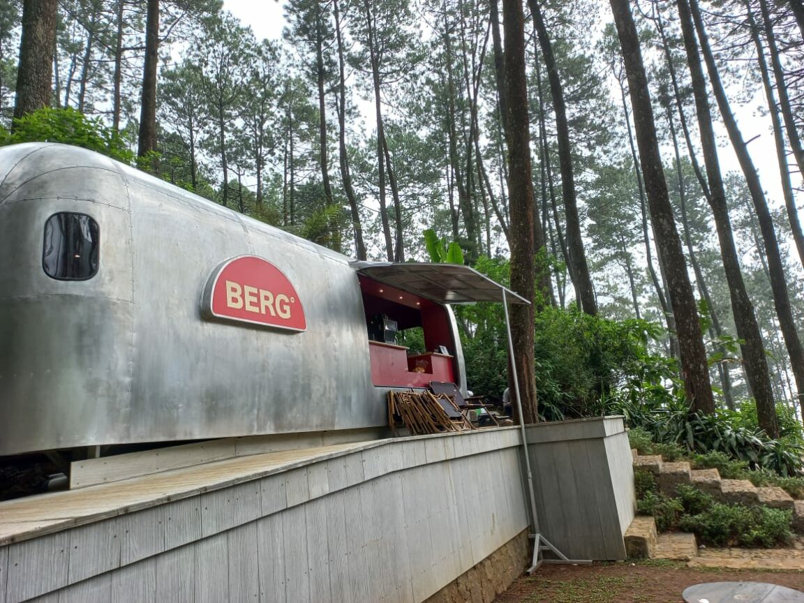 Segarnya Suasana Sore Hari Sembari Ngopi di Cafe Berg Bandung, Viewnya ...
