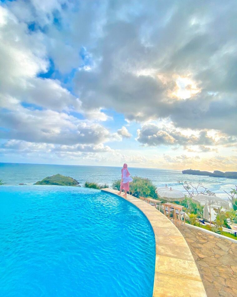 South Shore Jogja, Kafe Instagramable Pinggir Pantai Mirip Santorini ...