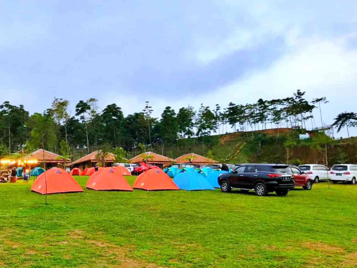 Puncak Halimun Camp Bogor, Kemah dengan Pemandangan Gunung Gede ...