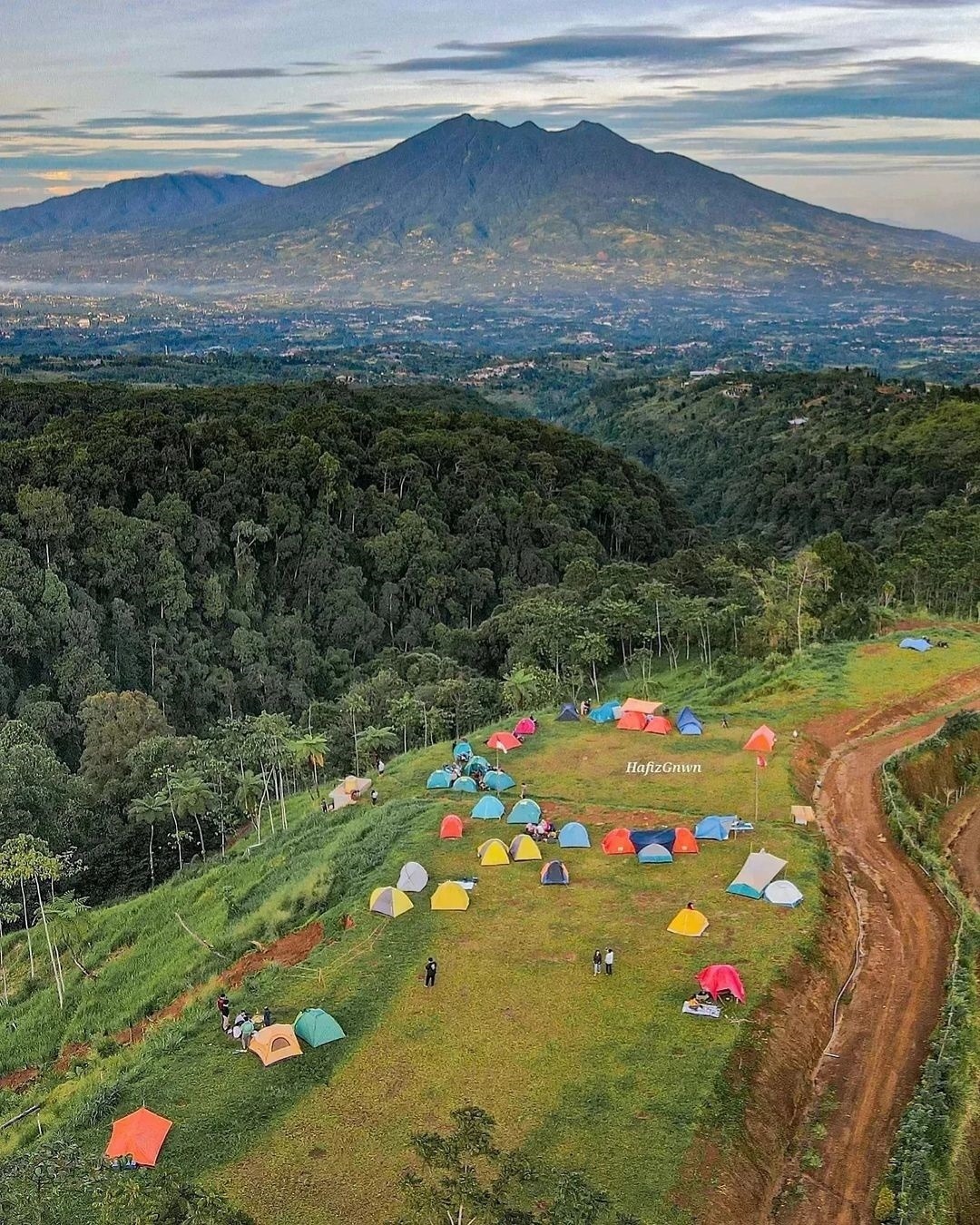 Puncak Halimun Camp Bogor, Kemah dengan Pemandangan Gunung Gede ...