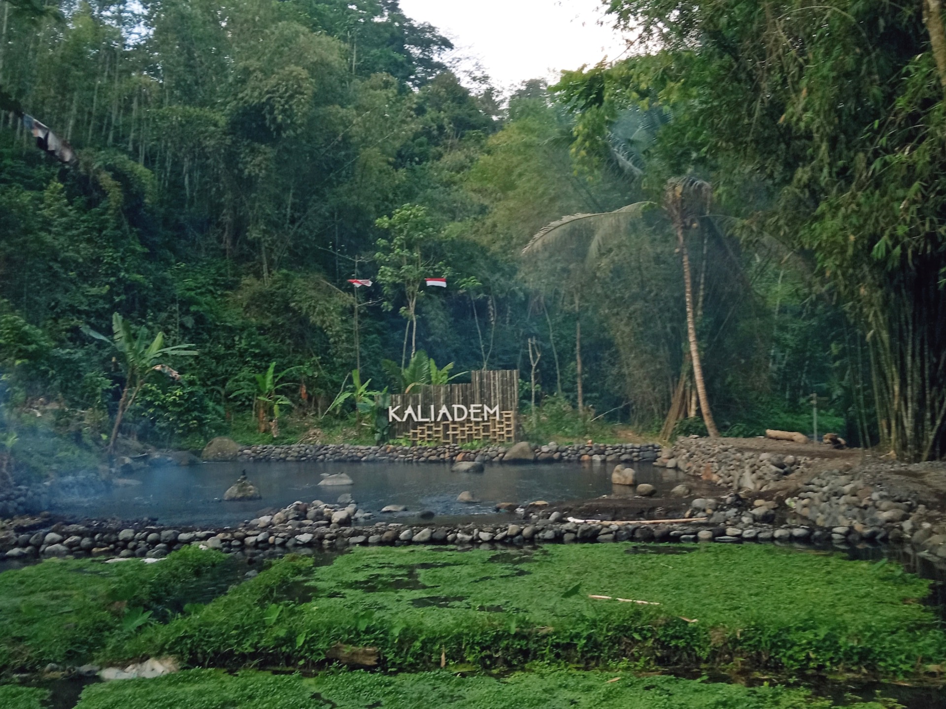 Segarnya Wisata Kali Adem Senduro, Destinasi Tersembunyi di Lumajang