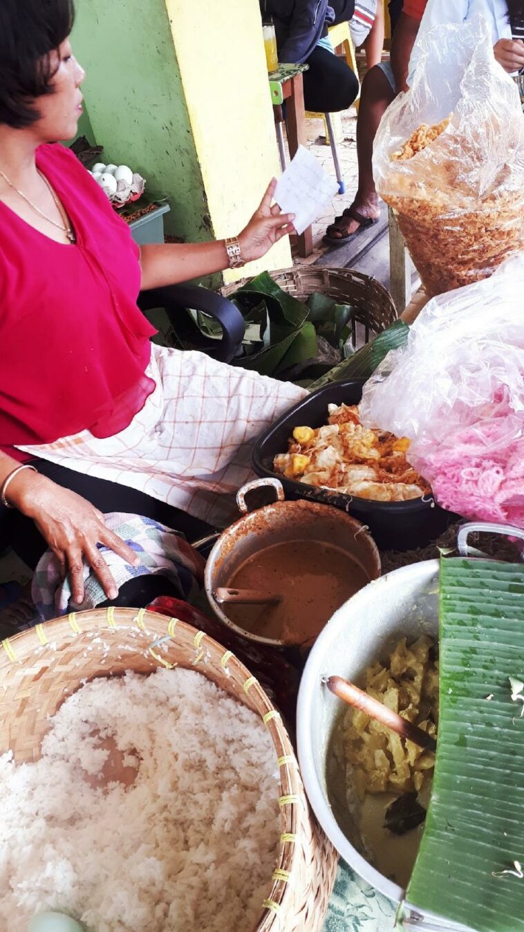 Pecel Pincuk Jenewa, Sajian Kuliner Unik Khas Jember