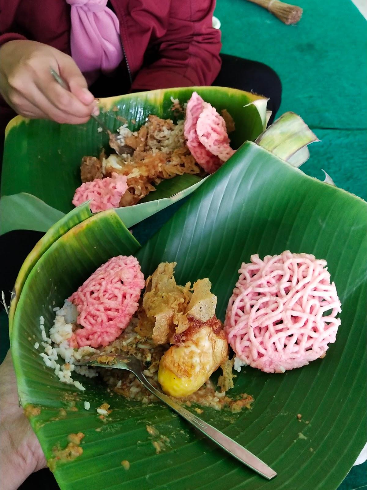 Pecel Pincuk Jenewa, Sajian Kuliner Unik Khas Jember