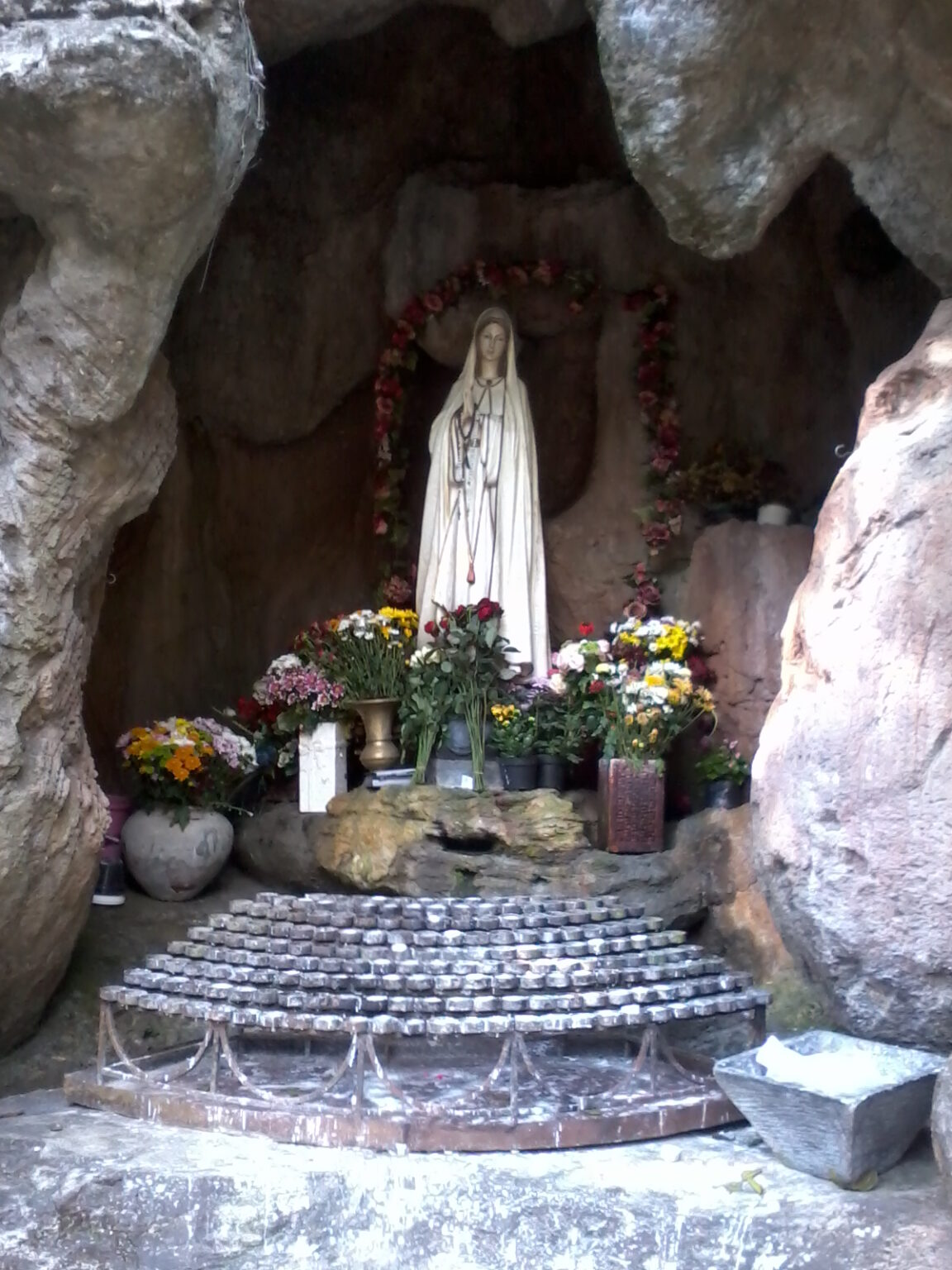 Gua Maria Lembah Karmel, Wisata Religi Suguhkan Panorama Alam Yang Memukau