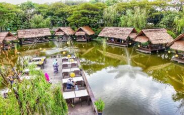 3 Restoran Atas Air di Jakarta, Kulineran dengan Suasana Sejuk di ...