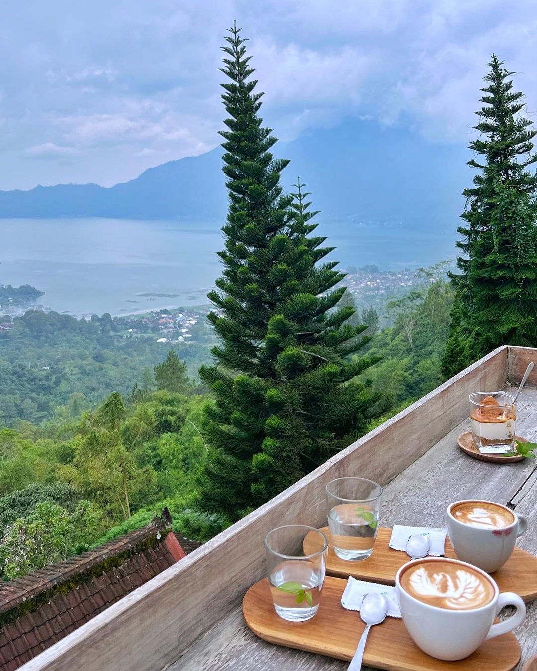 Lakeview Restaurant Kintamani, Kulineran dengan Suguhan Danau dan ...