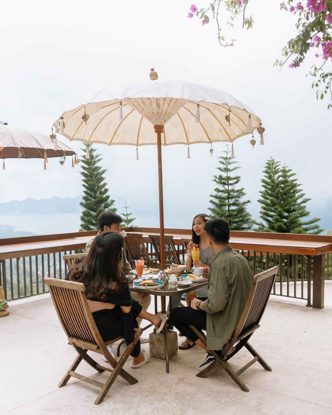 Lakeview Restaurant Kintamani, Kulineran dengan Suguhan Danau dan ...