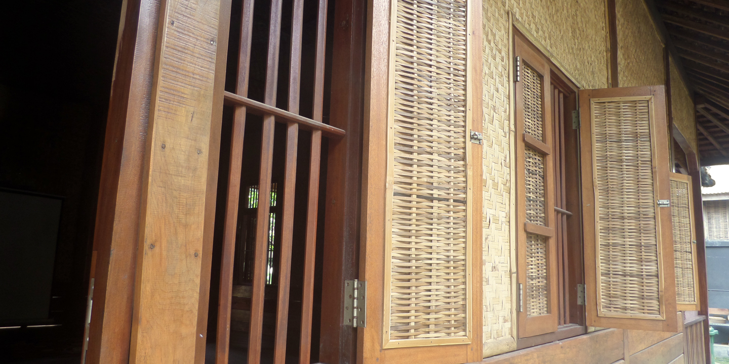 Wisata Adat Rumah Panggung di Kampung Adat Cireundeu Cimahi