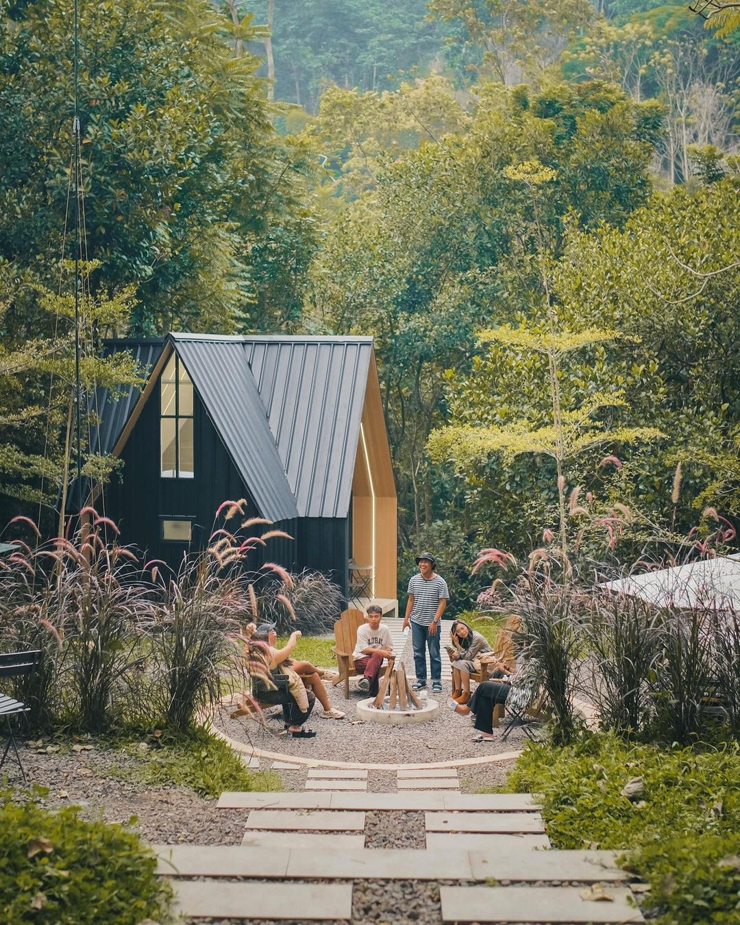 Mountain Cabin Bandung, Perpaduan Penginapan Kekinian dengan Alam yang ...