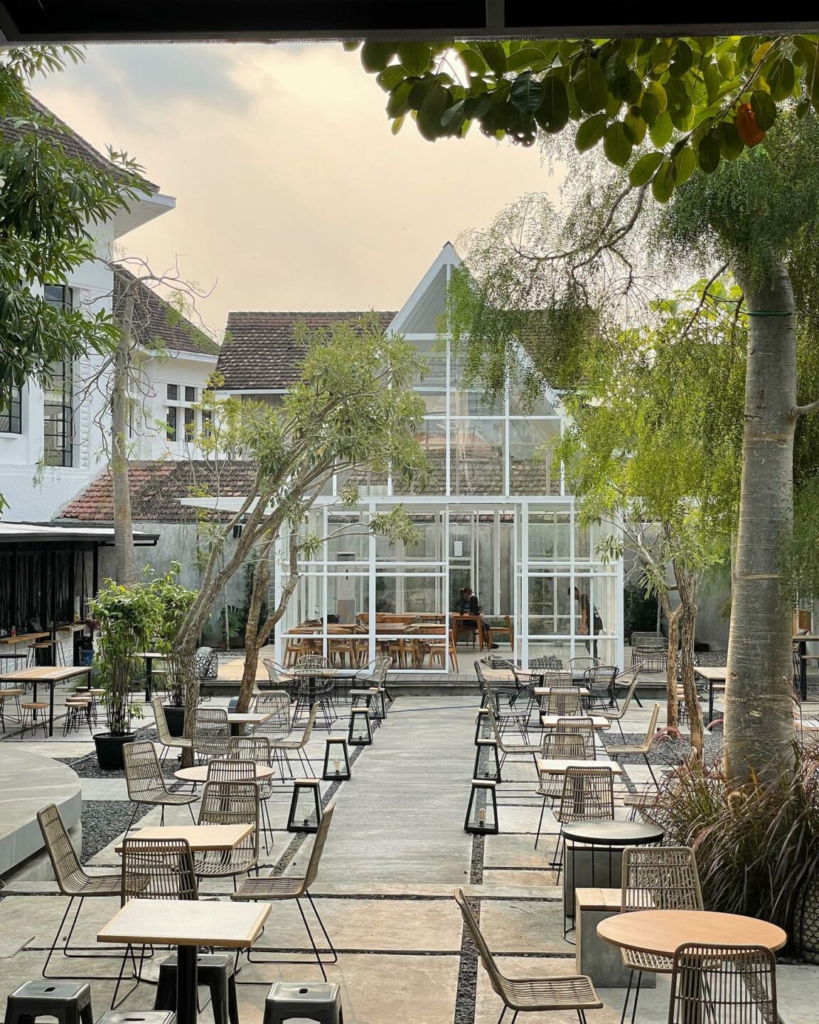 Naiki, Tempat Luas dan Asyik Buat Nongkrong sampai Work From Cafe di Malang