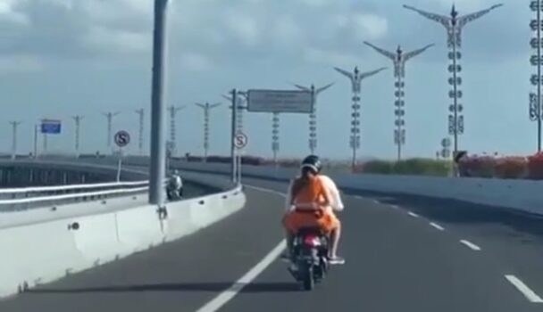 Viral Video Dua WNA Naik Motor Lewat Jalur Mobil di Tol Bali Mandara