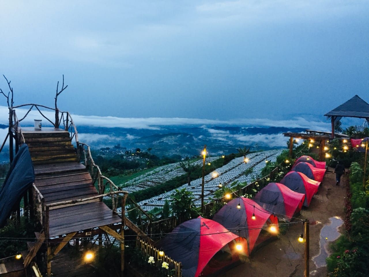 Mangli Sky View Magelang, Rasakan Udara Dingin dan Menikmati ...
